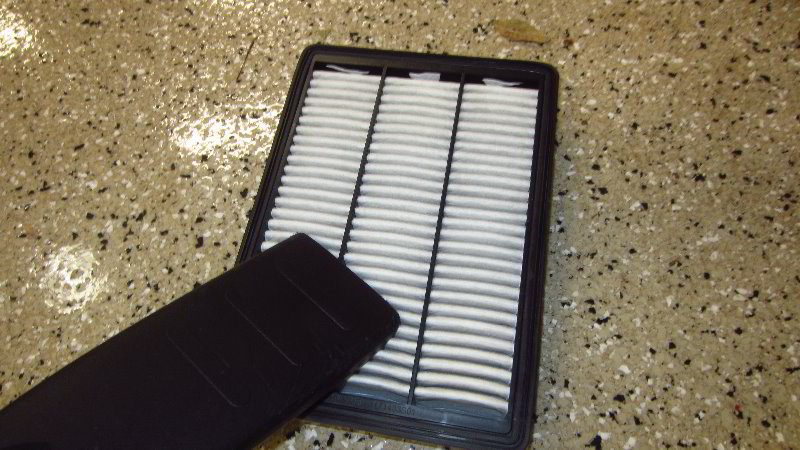 2017-2022-Kia-Sportage-Engine-Air-Filter-Replacement-Guide-013
