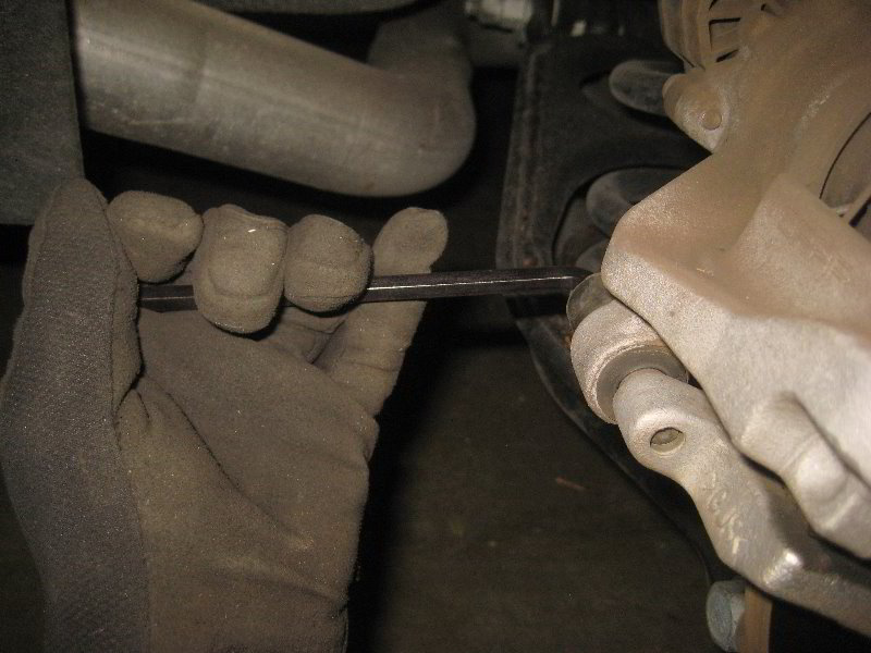 Chrysler-Pacifica-Minivan-Rear-Brake-Pads-Replacement-Guide-020