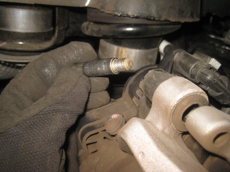 Chrysler-Pacifica-Minivan-Rear-Brake-Pads-Replacement-Guide-024