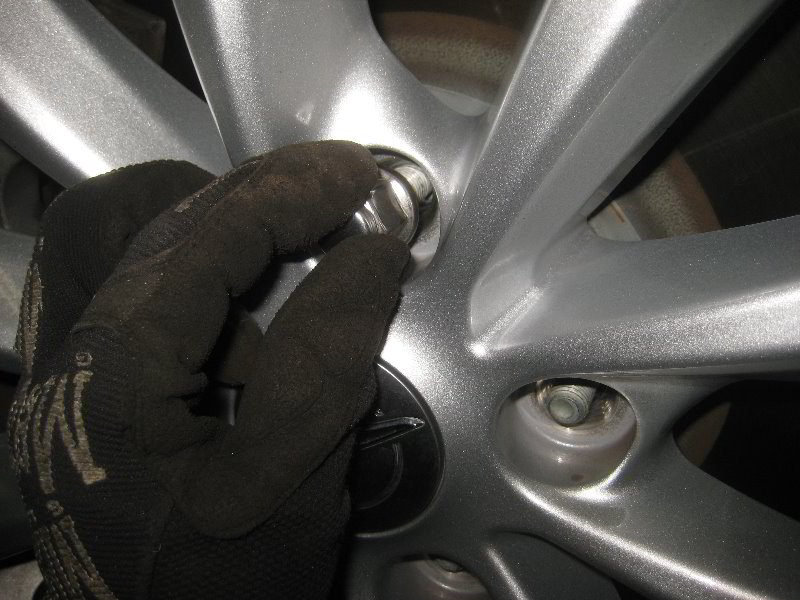 Chrysler-Pacifica-Minivan-Rear-Brake-Pads-Replacement-Guide-047