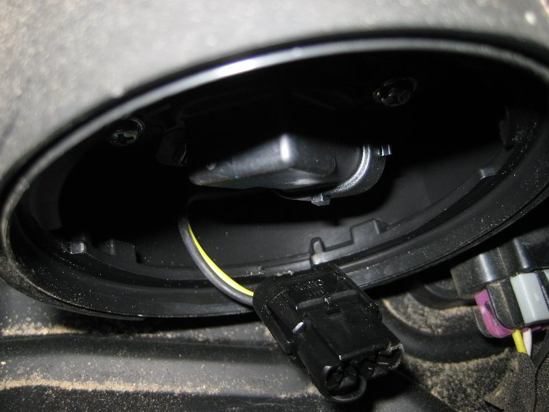 GM-Chevrolet-Sonic-Headlight-Bulbs-Replacement-Guide-009