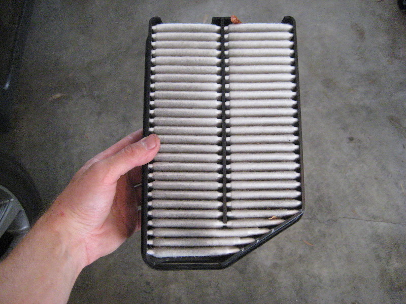 Kia-Sportage-Theta-II-Engine-Air-Filter-Replacement-Guide-012